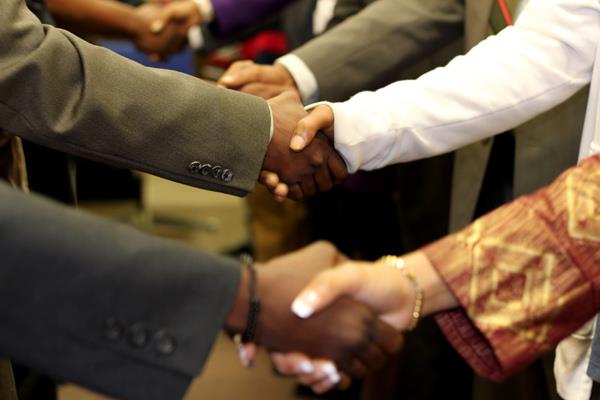 Los tipos de apretón de manos | Círculo Marketing